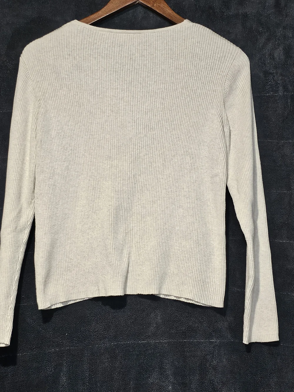 Liz Claiborne | Sweaters | Vintage Liz Claiborne Cream Ribbed Vneck ...